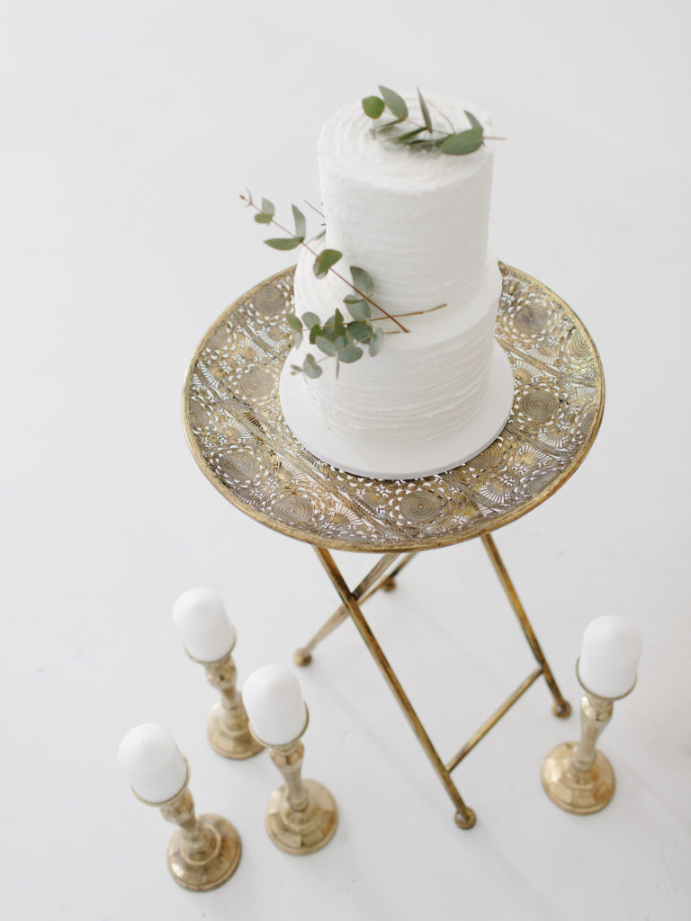 Understated Elegance: Get Olive Green and Ivory Wedding Theme Ideas