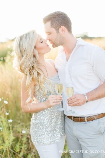 18 Engagement Photo Tips for Couples Who Want Amazing Photos!